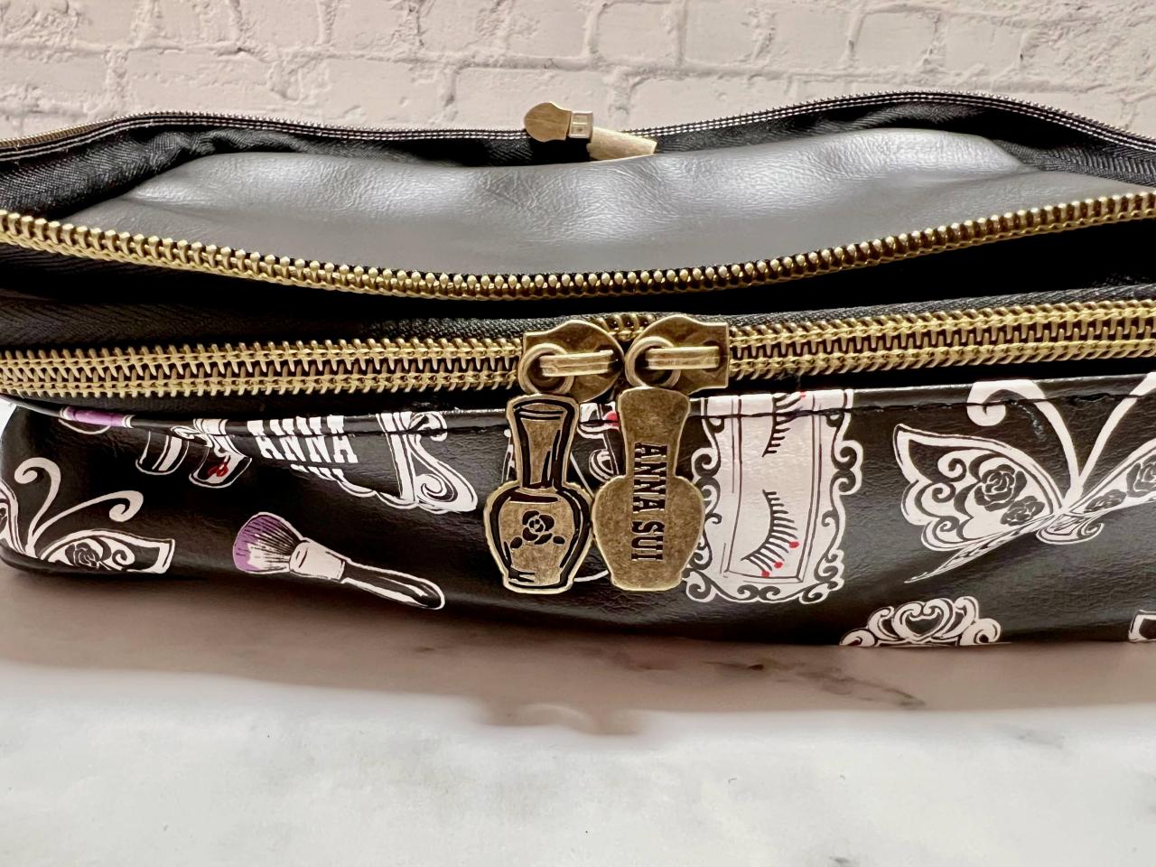 【ANNA SUI】メイクポーチは世界観が炸裂する可愛さ！2つに分かれてめちゃくちゃ便利♪（写真 14/27） - mimot.(ミモット)