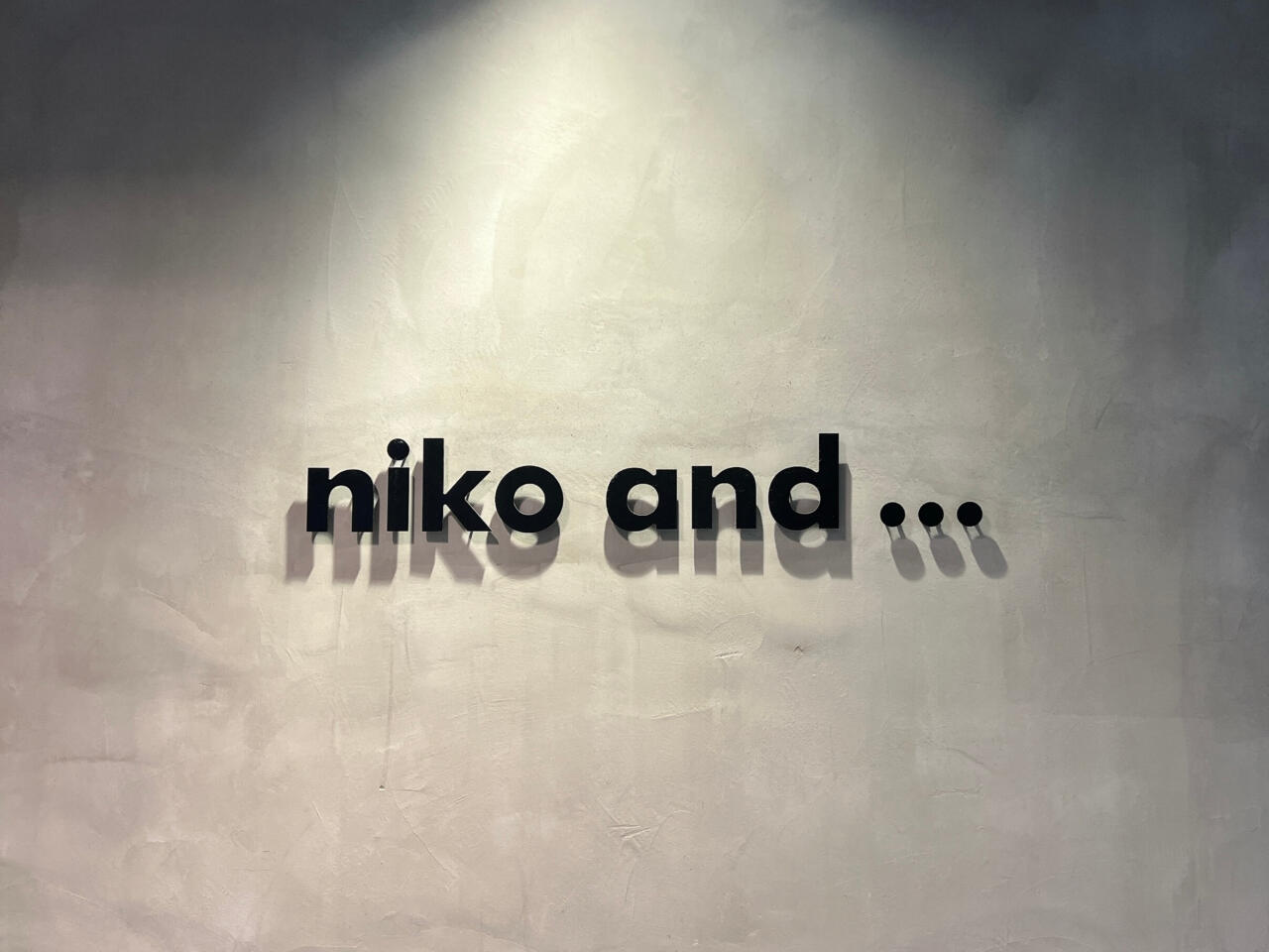 【niko and ...】人気シリーズの新作トートがめちゃ使える！ノートPCやうちわが入る便利サイズ♪（1/2） - mimot.(ミモット)