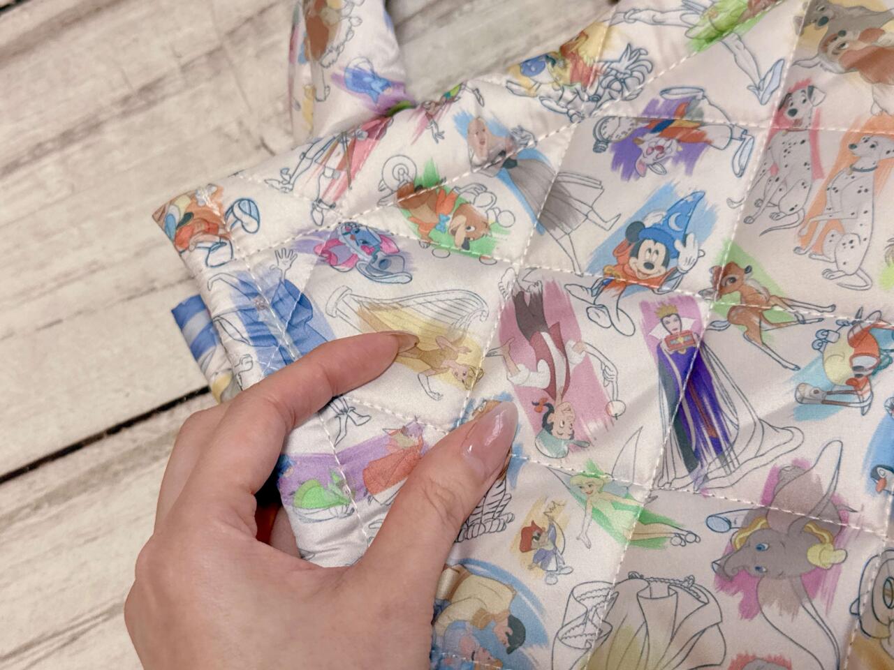 ディズニーの壮大な歴史を詰め込んだバッグ登場！31キャラクターが集う豪華アートデザインが大人かわいい♪（写真 10/28） - mimot.(ミモット)