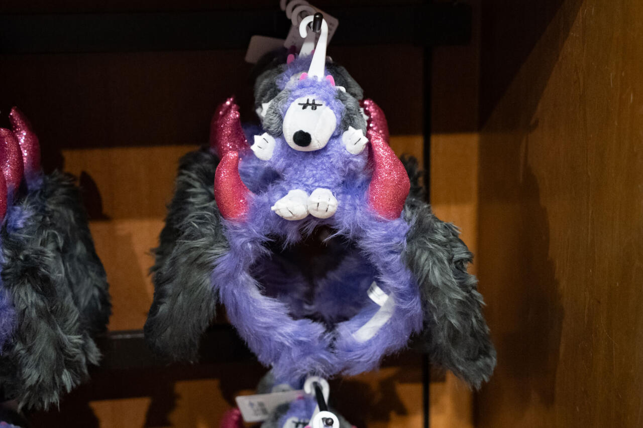 【USJ×ミニオン】コウモリになった限定グッズ！テディベアのティムもおそろい仮装♪（写真 22/130） - mimot.(ミモット)