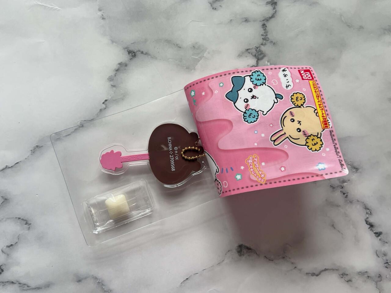 【ちいかわ】新作のロリポップチョコチャームが感動的！バッグやスマホにつけたいほどキュート♪（写真 18/52） - mimot.(ミモット)