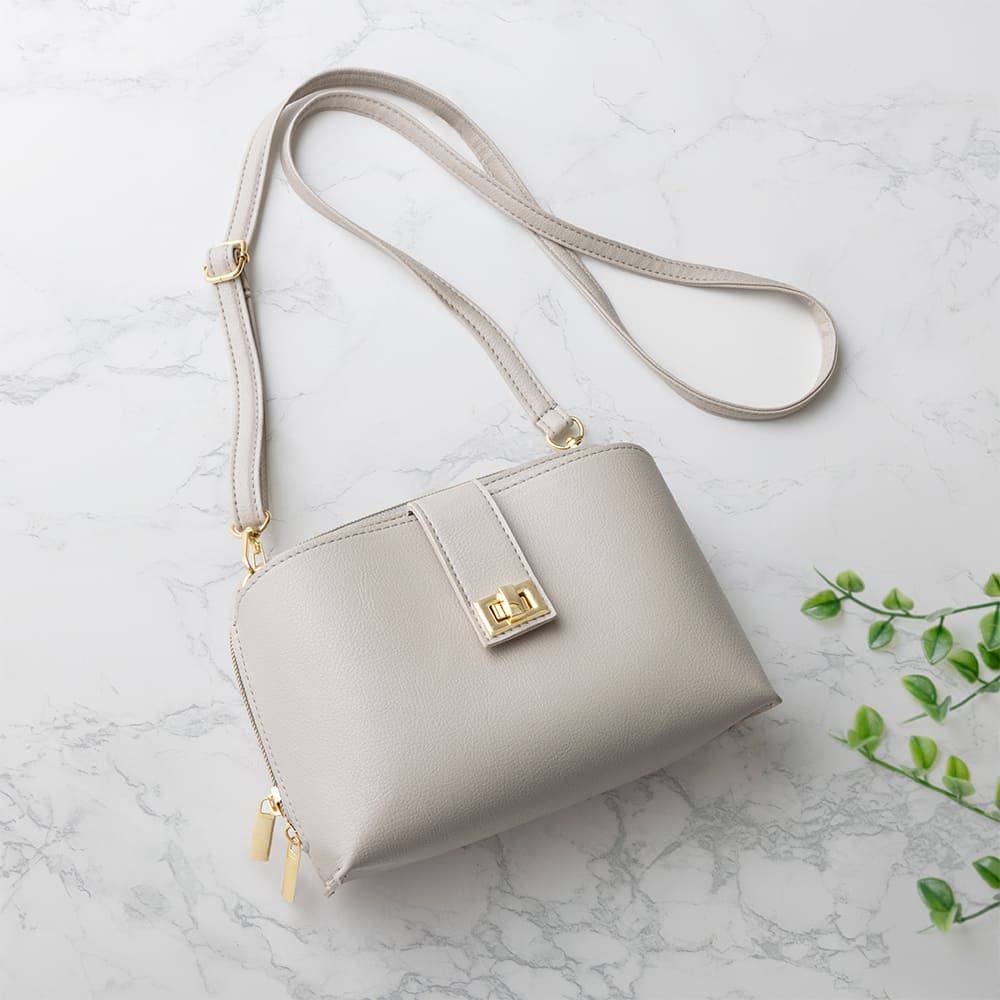 限定デザインのNATURAL BEAUTY BASIC「ショルダーバッグ」必需品がしっかり入って機能性も （写真 7/9） - mimot.(ミモット)