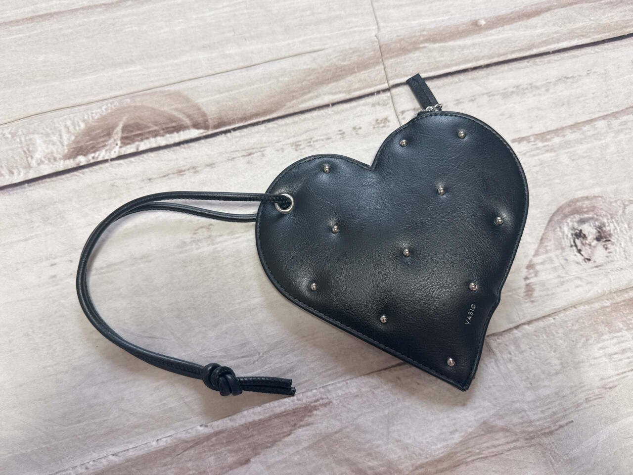 【VASICおしゃれポーチ】付録とは思えない高級感！イヤホンやカード入れにめちゃ最適♪（写真 16/24） - mimot.(ミモット)