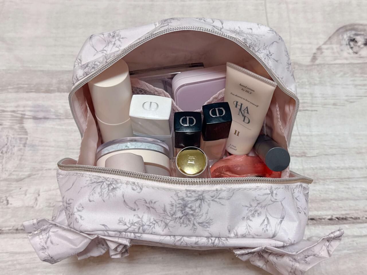 完売続出！日焼けキティちゃんのポーチ＆ミラー付録が大人気！見かけたら即ゲットしてね♪（写真 33/37） - mimot.(ミモット)