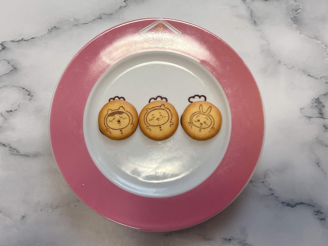 【ちいかわ】新作の食玩「刺繍缶バッジビスケット」めちゃくちゃかわいい！なのに悲劇が…！！（写真 33/43） - mimot.(ミモット)