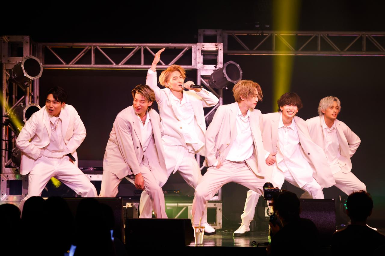 ボーイズグループ「WATWING」初Zeppツアー完遂！NOA、BUDDiiSとのツーマンも決定（写真 1/3） - Medery.