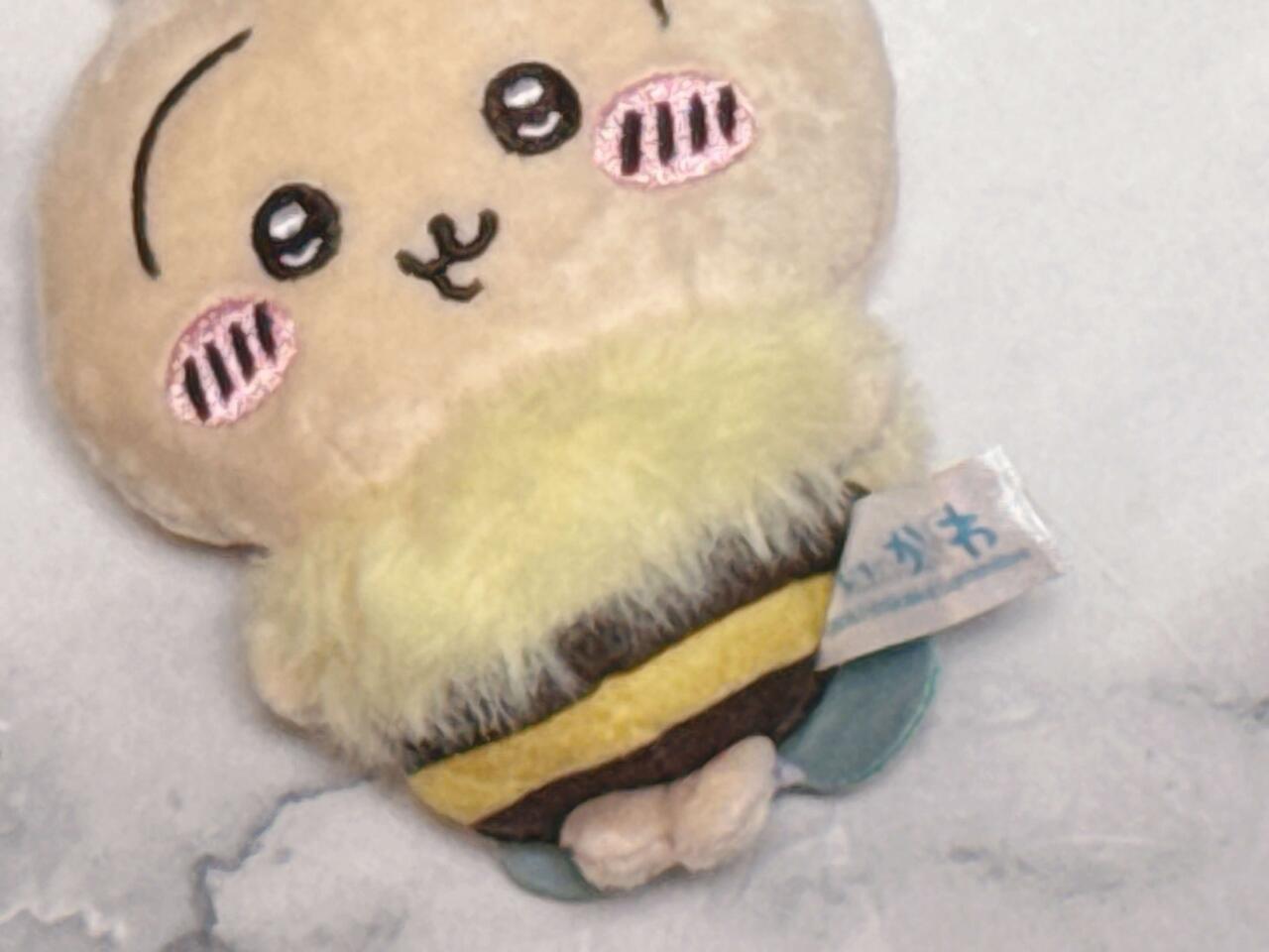 セブンイレブン限定！ちいかわの「ハチさんぬいぐるみ」を買ってみたら…後ろ姿まで可愛すぎたよ♪（写真 7/27） - mimot.(ミモット)