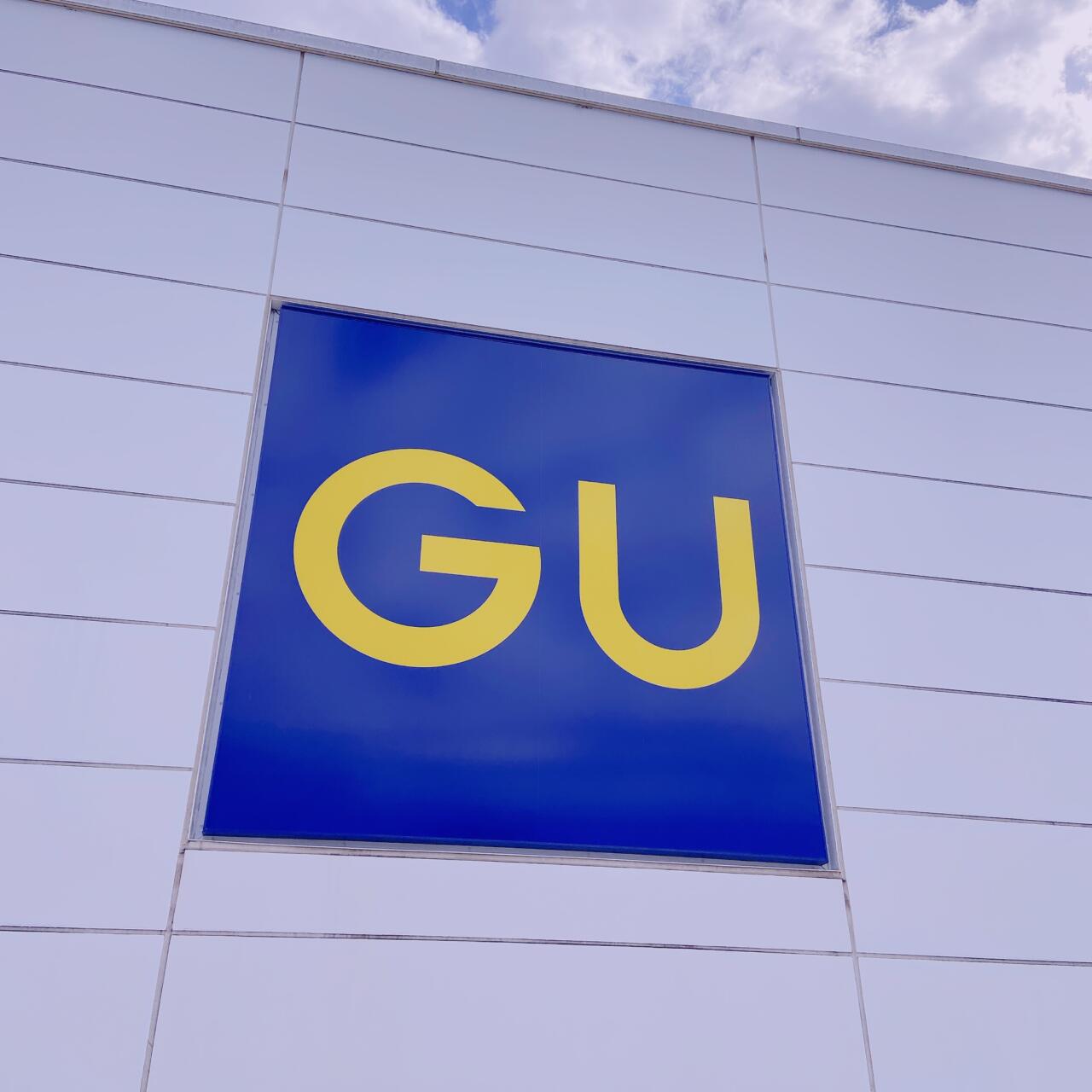 GUのちいかわ新作アイテムが可愛すぎる～！ハチワレの「バッグ＆ポーチ」気になるサイズ感をご紹介♪（1/2） - mimot.(ミモット)