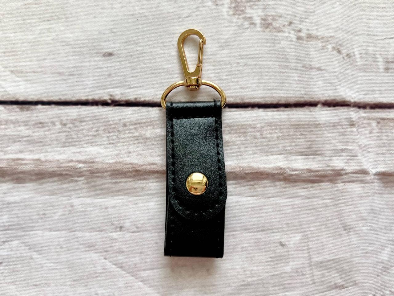 ファミマで買えるよ！「ミッキーのスマホショルダー」オトナ可愛くて便利なマルチキーホルダー付き（写真 3/31） - mimot.(ミモット)