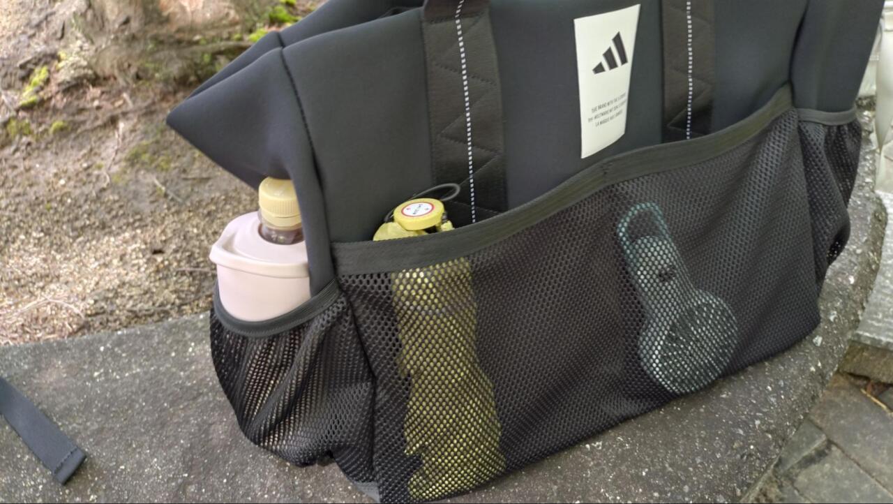 まさかの28L超え「アディダスの実力派BIGトート」正直レビュー！大きいのにおしゃれで通勤にもOKだよ♪（写真 9/14） - ハピママ*