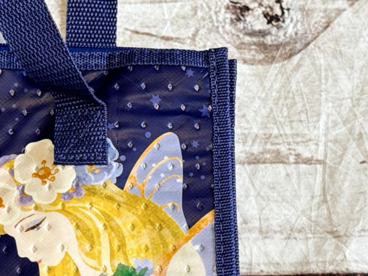 郵便局で見つけた！ジブリ『耳をすませば』の美しすぎる「保冷バッグ」大容量サイズで便利に使えそう♪（写真 4/16） - mimot.(ミモット)