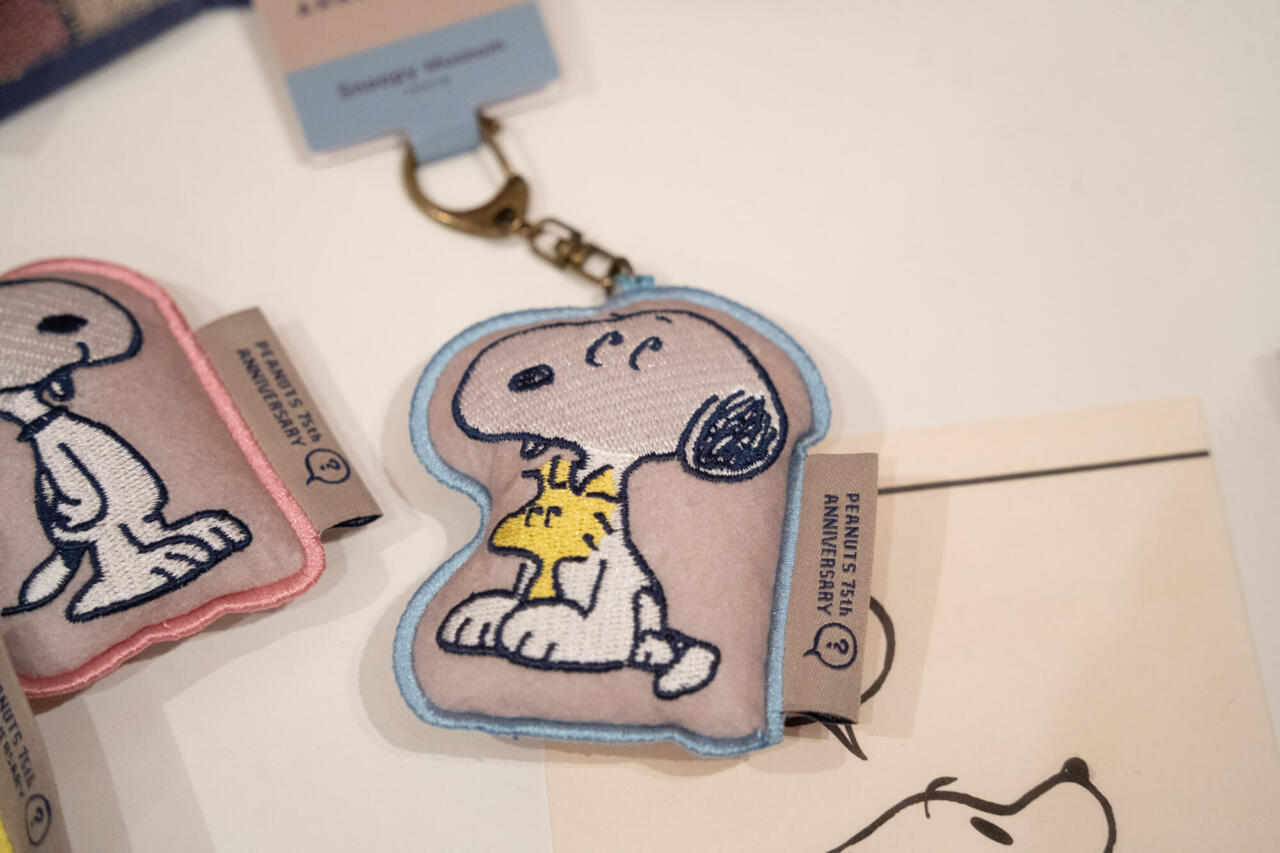 スヌーピーミュージアムがパワーアップ！75周年特別展やワークショップ、「スヌーピーだらけ」の新作グッズも♪（写真 35/58） - mimot.(ミモット)