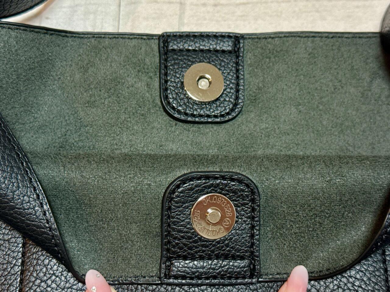 【しまむら新作バッグ】細部までこだわった高級デザイン「合皮ショルダーバッグ」が使いやすい♪（写真 10/22） - mimot.(ミモット)