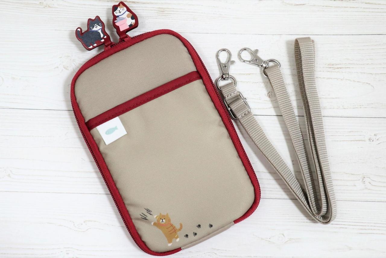 愛猫家イチオシの「スマホショルダー」“ネコあるある”デザインがかわいくて便利！（写真 5/31） - mimot.(ミモット)