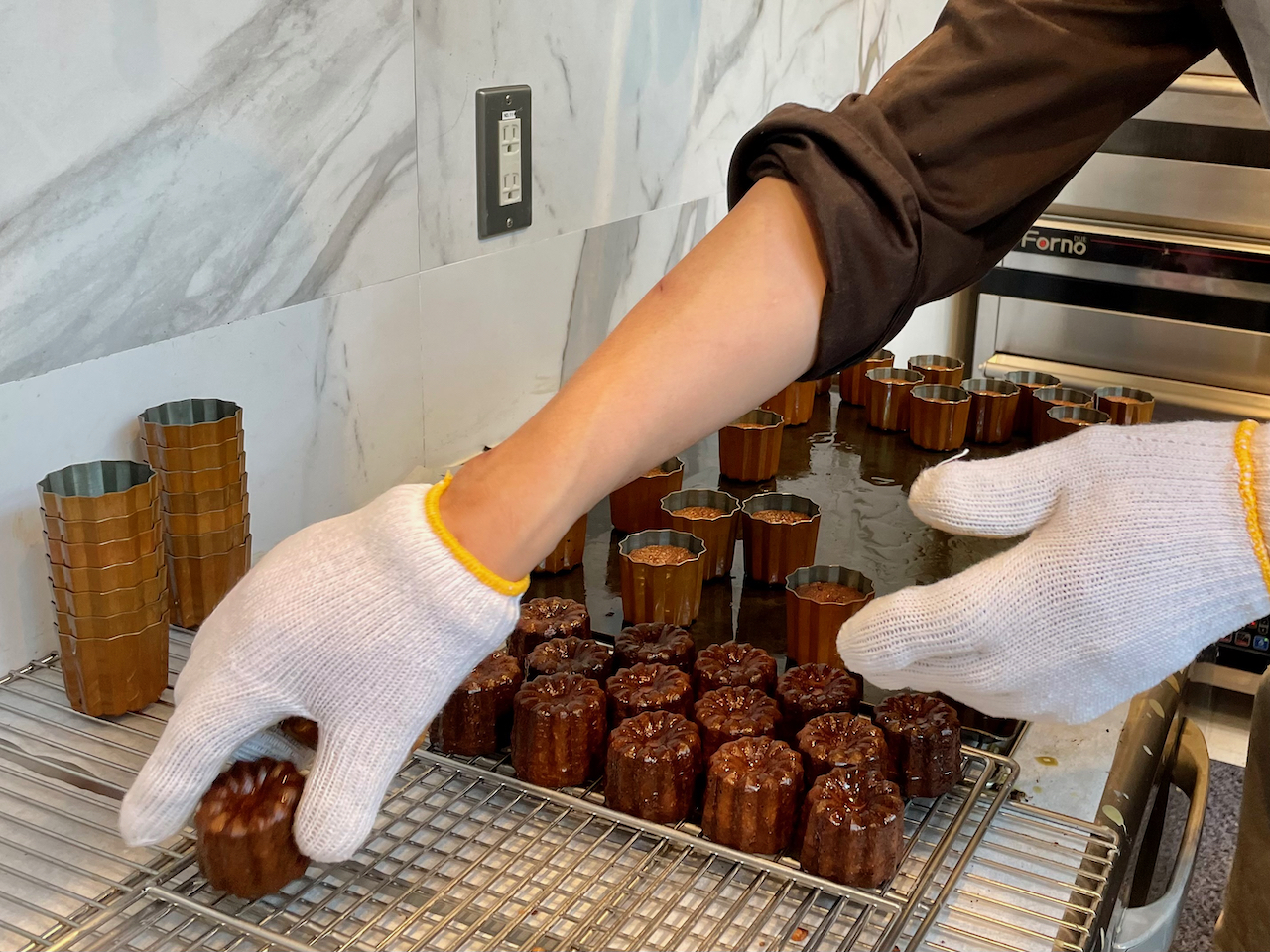 口の中が幸せすぎるよ…！【白金】のカヌレ専門店があまりにウマくて感動した（写真 7/16） - うまいめし