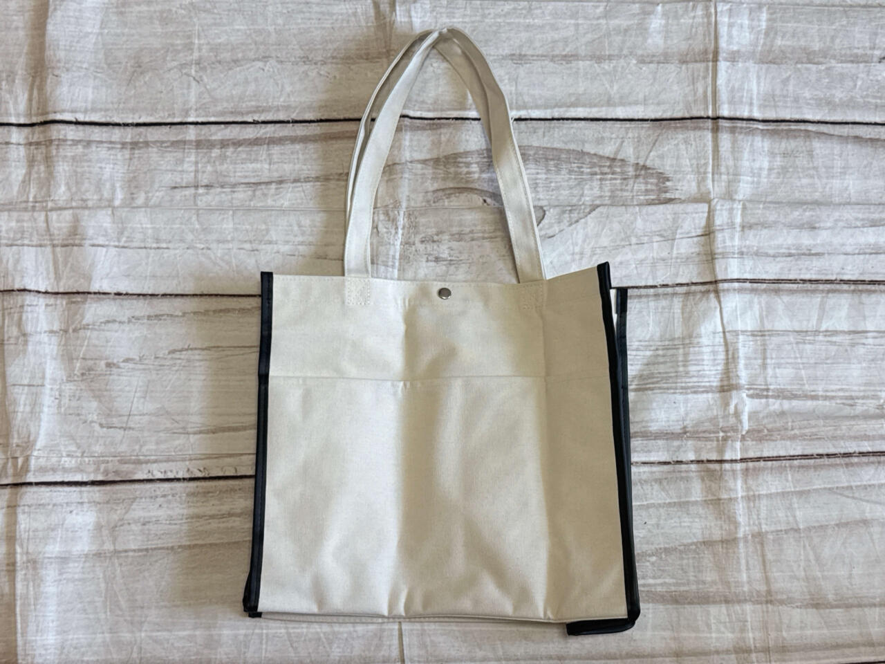 人気ブランドとコラボ！シンプルおしゃれな保冷ポケット付き「大判トートバッグ」が付録で出たよ♪（写真 11/23） - mimot.(ミモット)