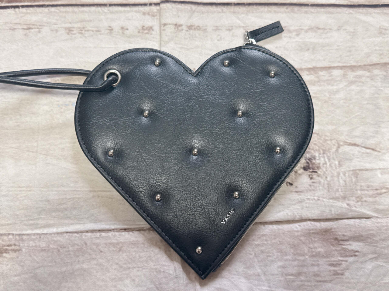 【VASICおしゃれポーチ】付録とは思えない高級感！イヤホンやカード入れにめちゃ最適♪（写真 7/24） - mimot.(ミモット)