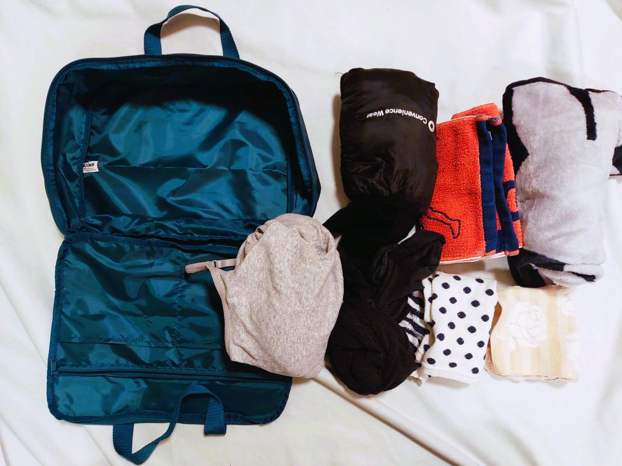 便利なMOOMIN付録が登場！おすすめはミイの圧縮ポーチとPCが入るマルチバッグ（写真 16/42） - mimot.(ミモット)