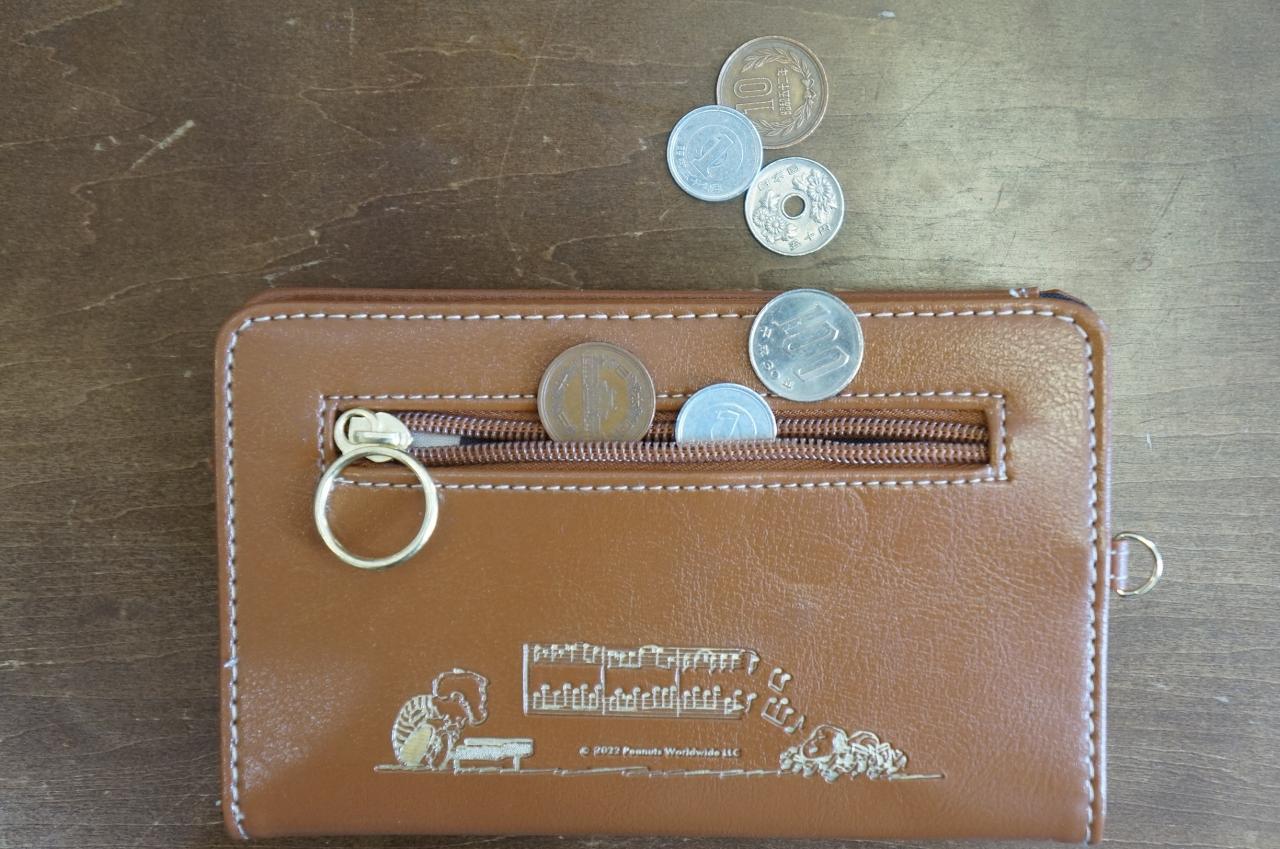 【PEANUTS】スマホケースにもなる！「スヌーピーのお財布ショルダーバッグ」は高級感があって機能的♪（写真 10/13） - mimot.(ミモット)