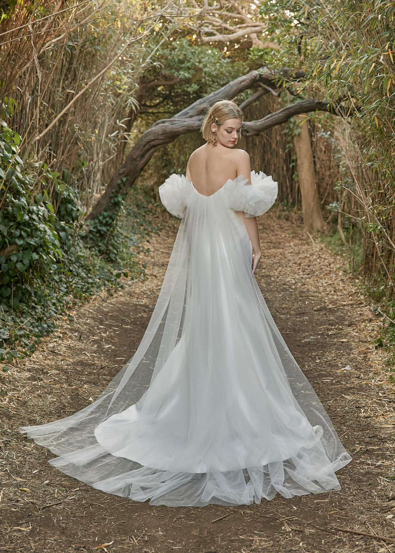 視線くぎ付け♪人気“4ブランド”可憐な大人の気品あふれる【2025年新作ウェディングドレス】（写真 70/127） - mimot.(ミモット)