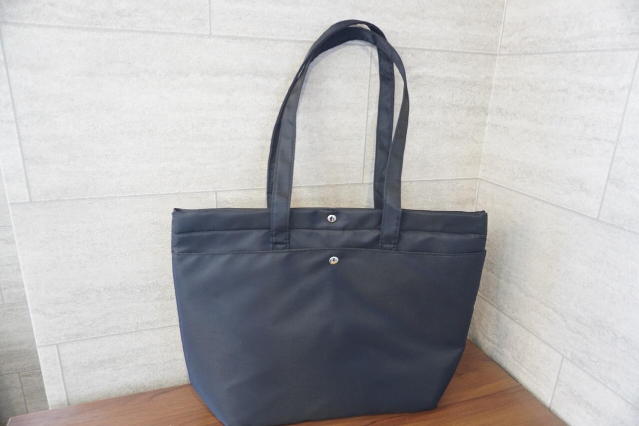 3COINSの「大容量トートバッグ」仕事用にも使えるよ！ポケット多めで機能的♪（写真 1/20） - mimot.(ミモット)
