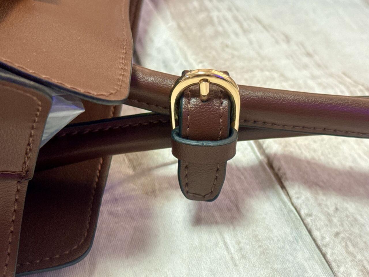 H&Mで見つけたオンオフ使える高見えバッグ！通勤にも便利なサイズ感がサイコウ♪（写真 8/18） - mimot.(ミモット)