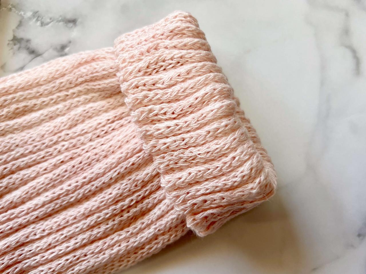 つま先が出てるのにぐっすり眠れる！？噂のレッグウェアを超絶冷え性ライターが履いてみた！（写真 5/14） - mimot.(ミモット)