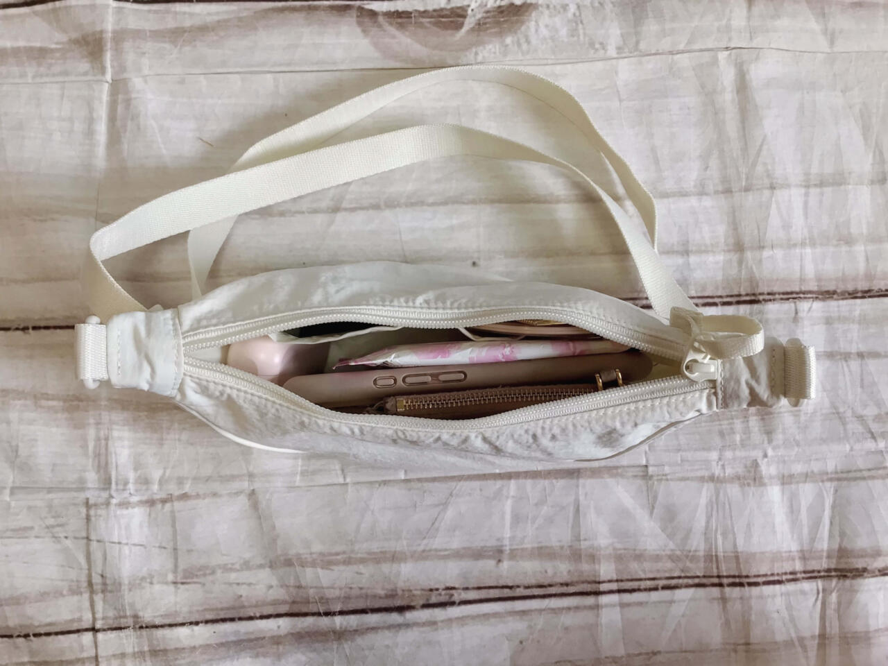 色違いでほしくなる！ユニクロのお手頃「新作バッグ」が便利すぎた♪（写真 19/27） - mimot.(ミモット)