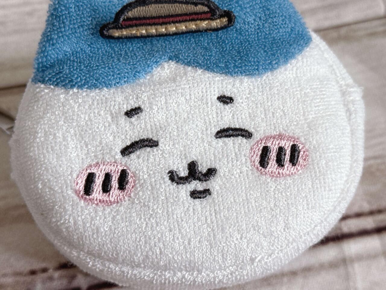 GUのちいかわ新作アイテムが可愛すぎる～！ハチワレの「バッグ＆ポーチ」気になるサイズ感をご紹介♪（写真 8/34） - mimot.(ミモット)