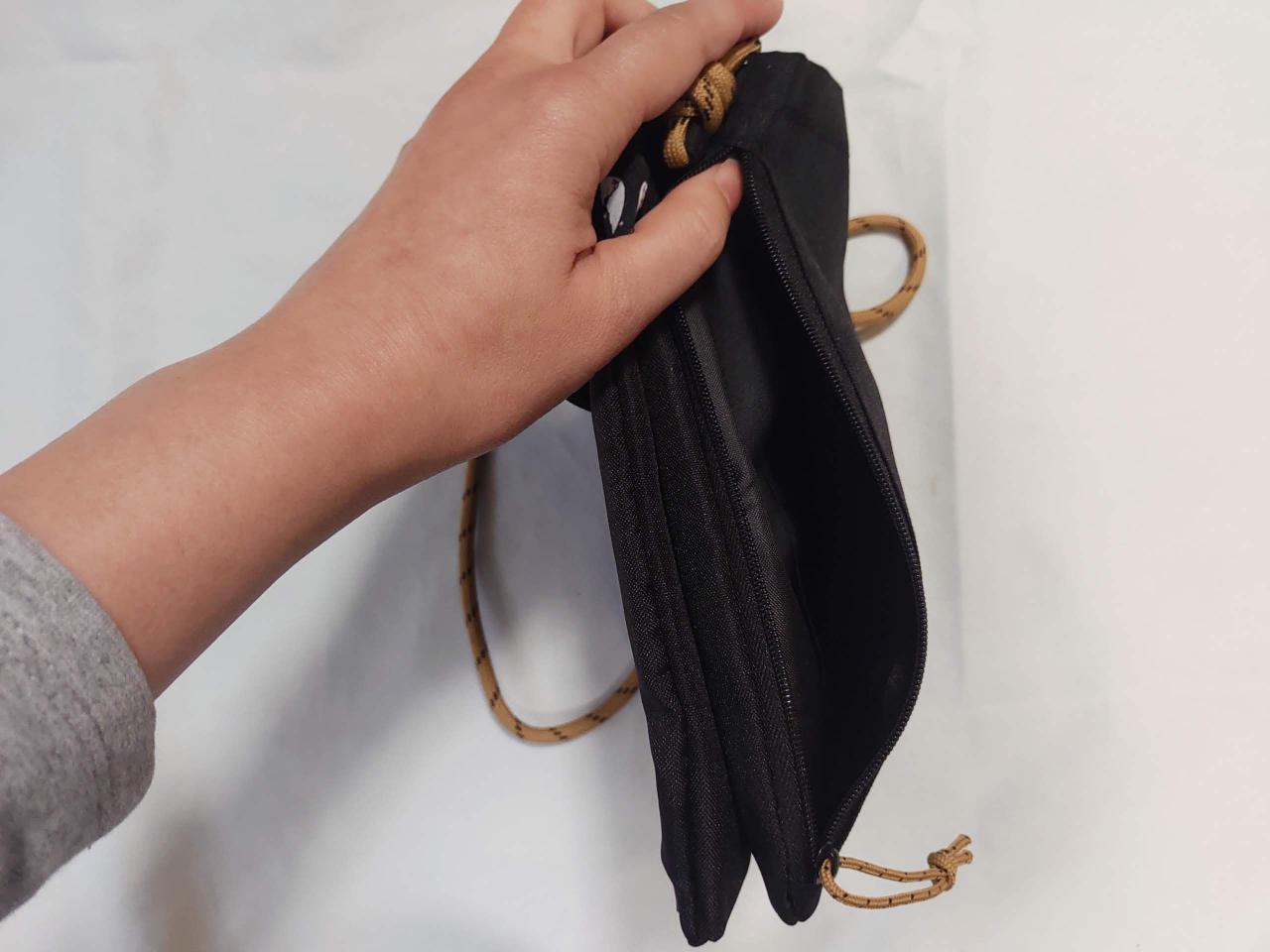 MonoMax付録キャプテンスタッグのスマホショルダーバッグは「隠しマチ」部分が便利！（写真 16/23） - mimot.(ミモット)