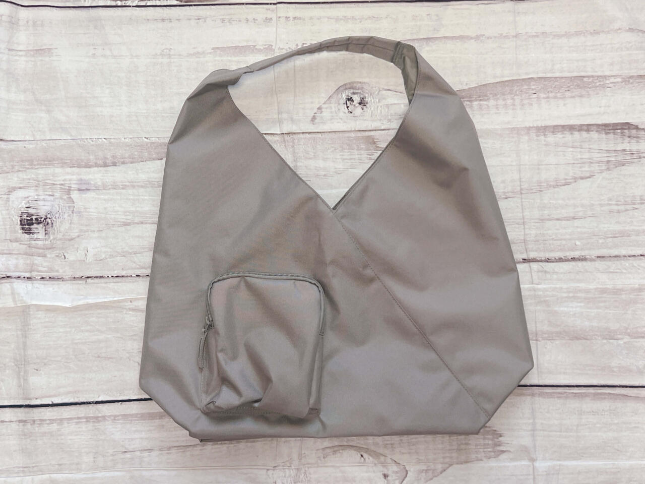 【無印良品】雨の日におすすめ「撥水ワンショルダーバッグ」A4もノートPCもラクラク収納♪（写真 2/28） - mimot.(ミモット)