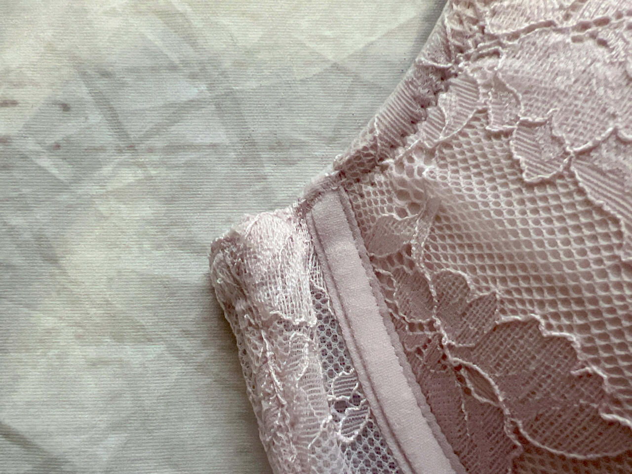 【GU】噂の新作ブラはソフトワイヤーなのに盛れる！着け心地 だけど注意点も…正直レビュー（写真 4/28） - mimot.(ミモット)