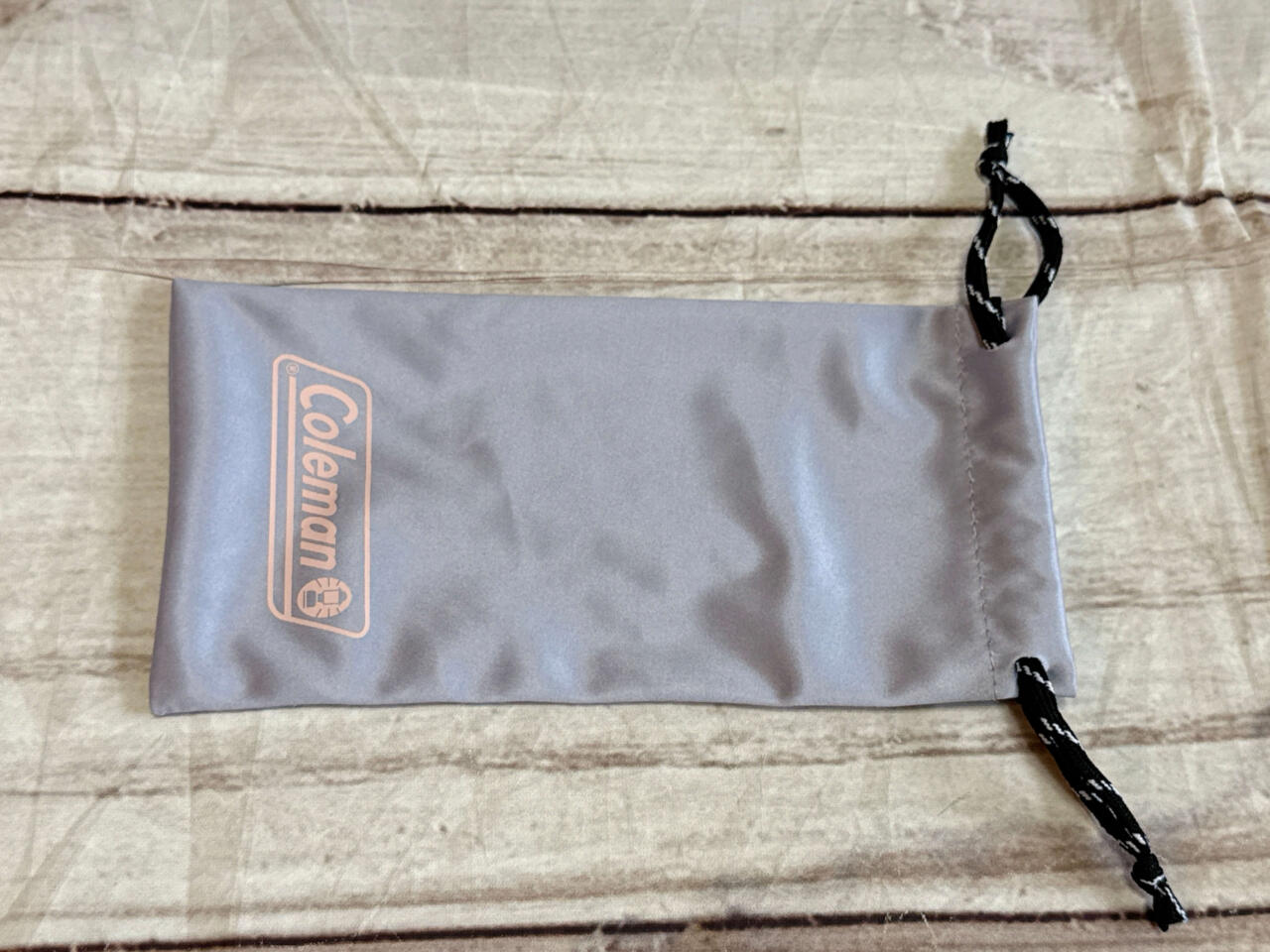 Colemanの調光サングラスが付録で登場！めがねふきにもなる巾着ケースもセットだよ♪（写真 9/33） - mimot.(ミモット)