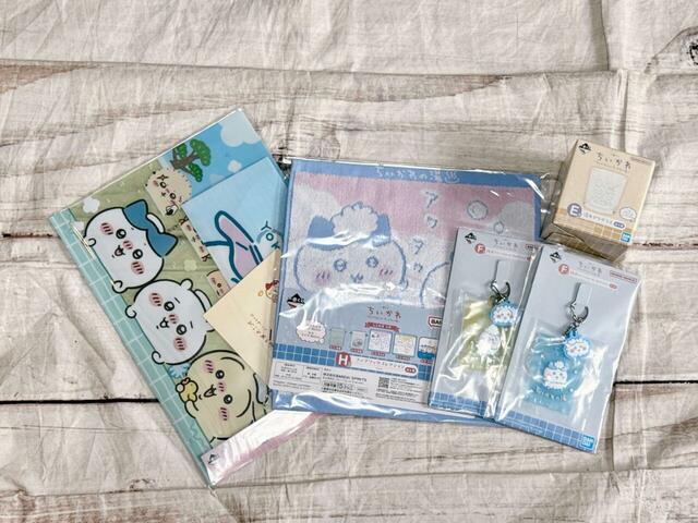 ファミマで「ちいかわ 一番くじ」がはじまったよ～！実用性抜群のグッズに歓喜♪【景品レビュー】（写真 1/47） - mimot.(ミモット)