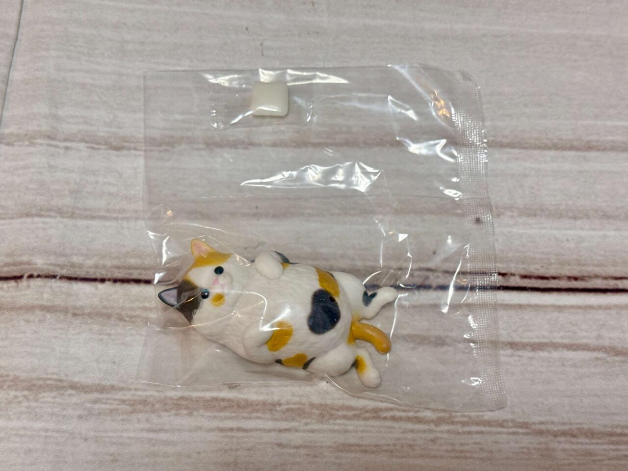 このソフビ可愛すぎる～！クセになりそうな触り心地「もっちりころりん♪ ねこ」がたまらない！（写真 5/27） - mimot.(ミモット)