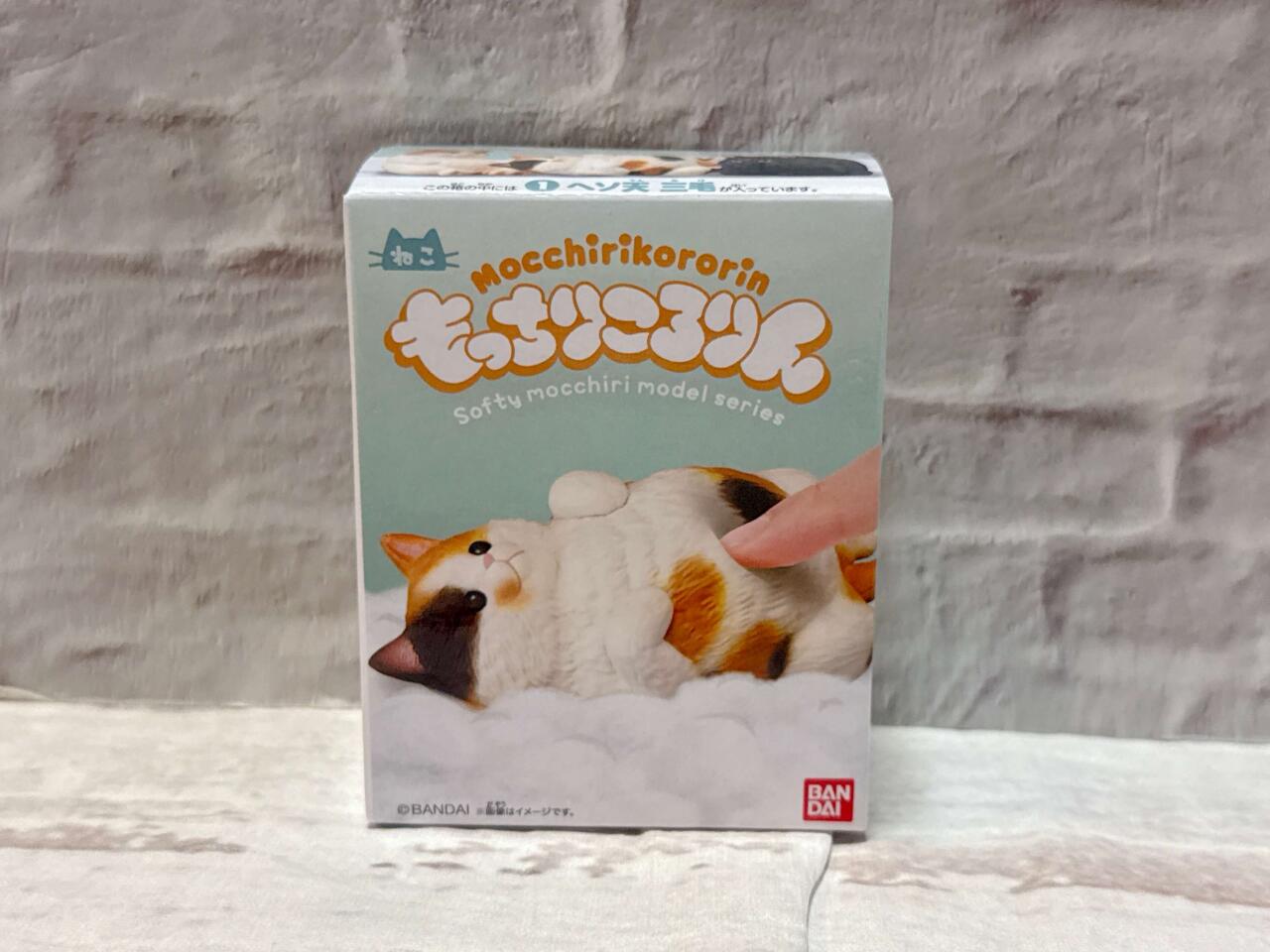 このソフビ可愛すぎる～！クセになりそうな触り心地「もっちりころりん♪ ねこ」がたまらない！（写真 2/27） - mimot.(ミモット)