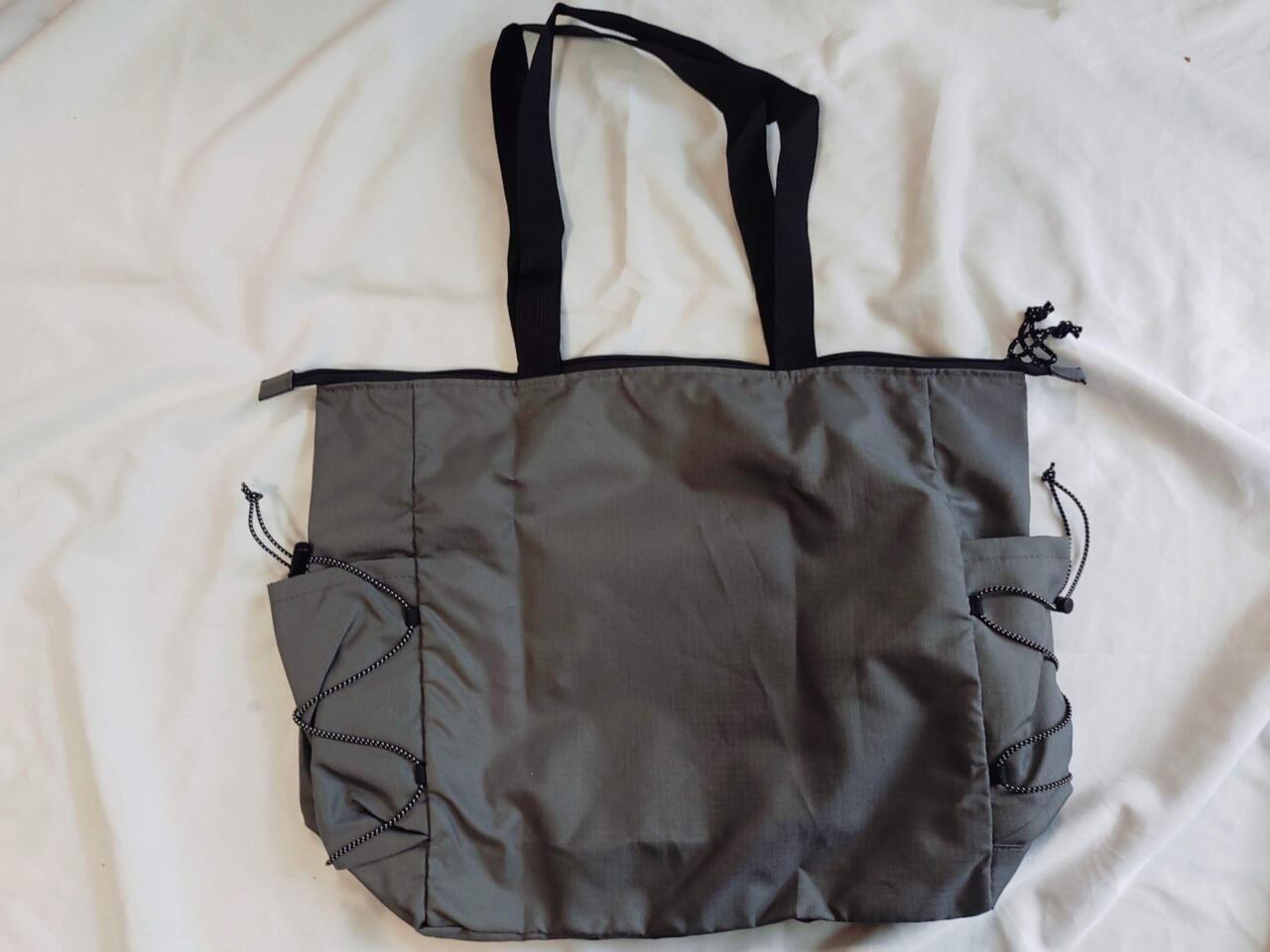 人気アウトドアブランドの撥水加工「トートバッグ」が付録で出たよ！ポケットも水に強くて便利♪（写真 7/24） - mimot.(ミモット)
