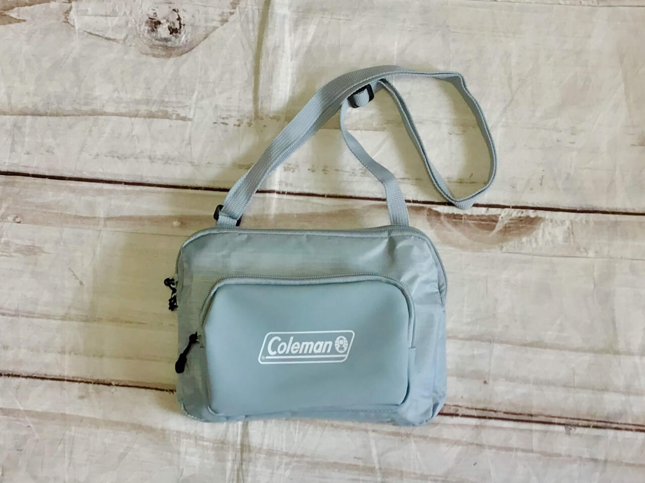 【雑誌付録】Colemanのショルダーバッグでたよ！2層式＆はっ水加工でめちゃ便利に使える♪（写真 17/23） - mimot.(ミモット)