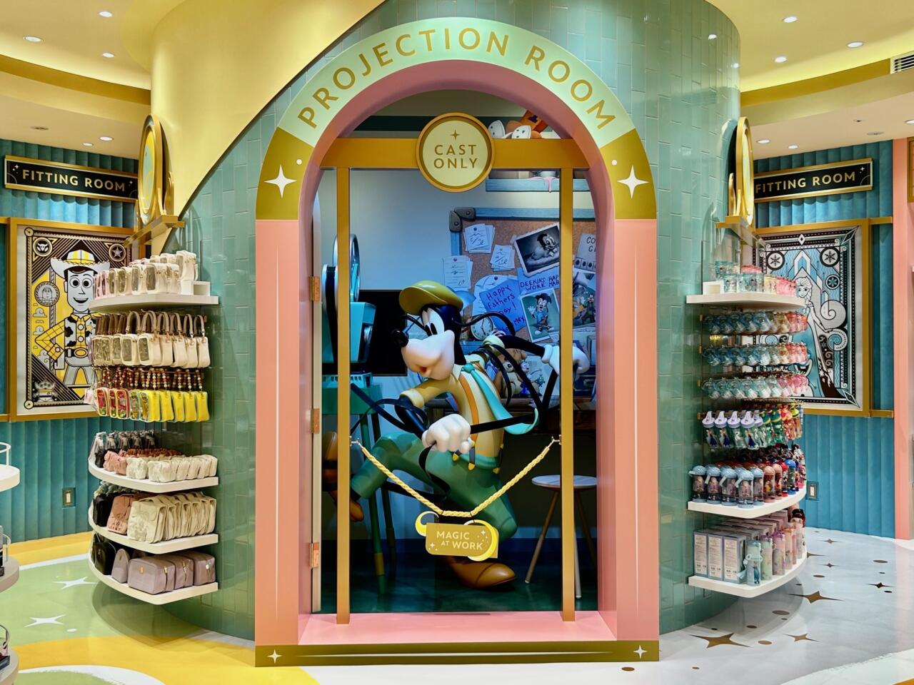 【必見】ディズニーストアTDR店で「最新＆激かわグッズ」を大量発見～！現地レポ【7/6リニューアル】（1/3） - ディズニー特集 -ウレぴあ総研