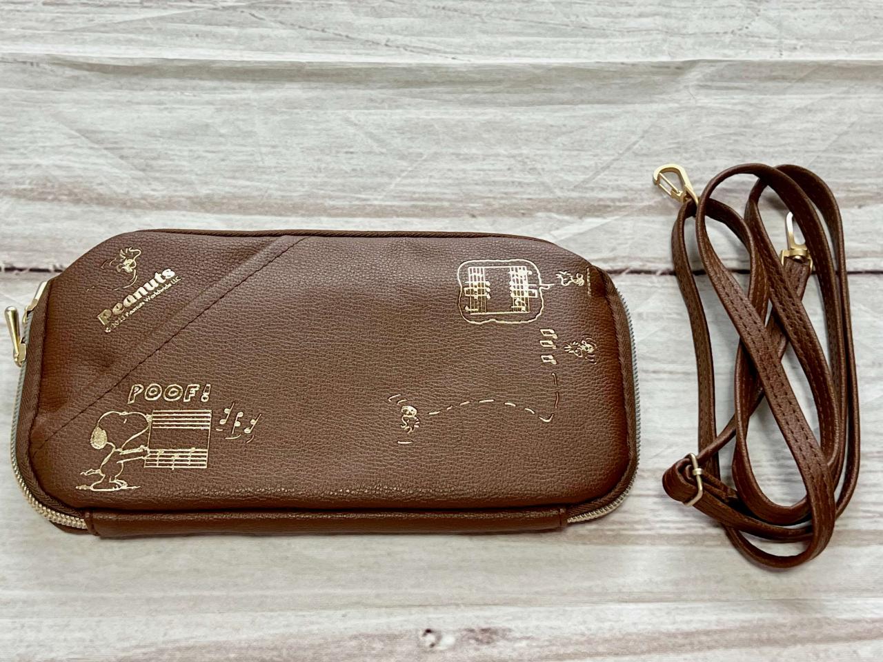 【PEANUTS×コンビニ】スヌーピーのスマホショルダーが優秀「タテでもヨコでも持てる！」（写真 5/38） - mimot.(ミモット)