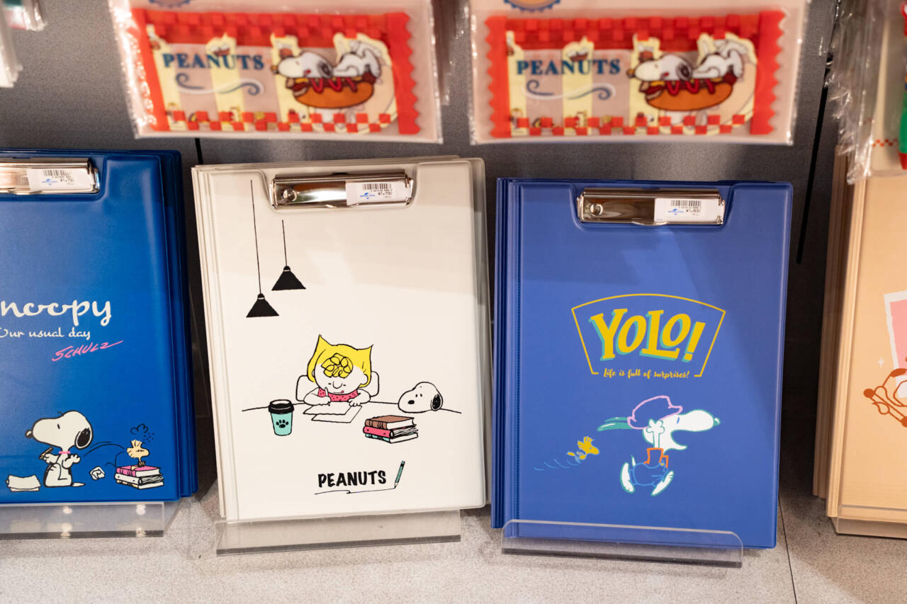 【USJ限定】スヌーピーの人気ステーショナリー！日常使いにもお土産にもぴったりのPEANUTSグッズはコレ♪（写真 7/56） - mimot.(ミモット)
