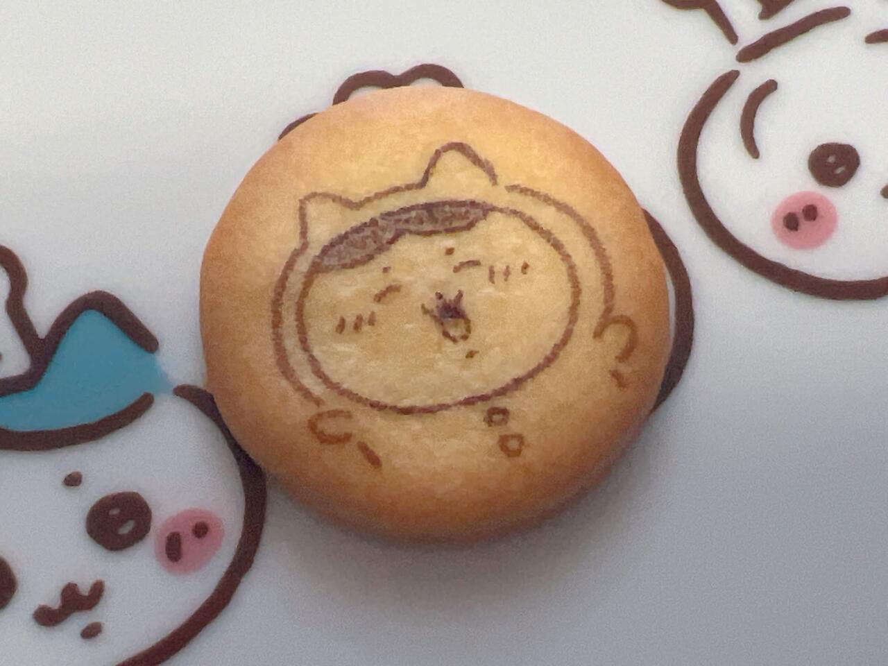 【ちいかわ】新作の食玩「刺繍缶バッジビスケット」めちゃくちゃかわいい！なのに悲劇が…！！（写真 39/43） - mimot.(ミモット)