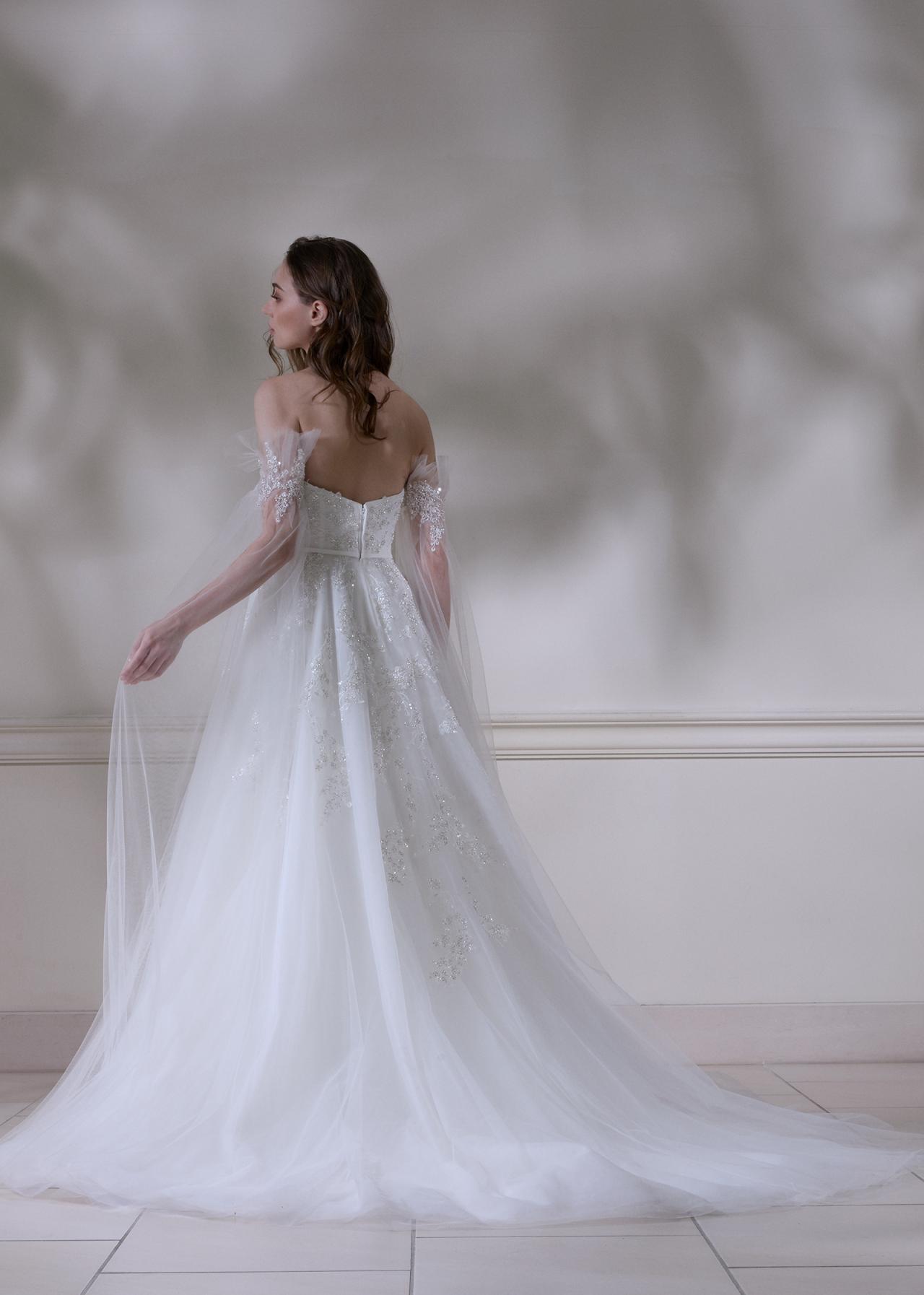 細見えバッチリ！360度美しいヒロインドレス【2024年】人気ブランドの新作ウェディングドレス（写真 52/89） - mimot.(ミモット)