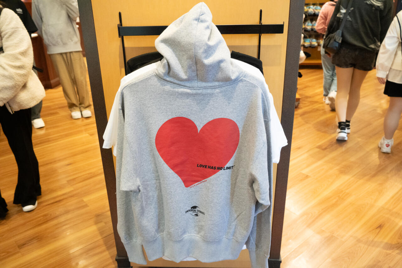 【USJ限定】スヌーピーとセサミストリートのパーカー＆Tシャツでたよ！チャリティグッズ一挙紹介♪（写真 7/76） - mimot.(ミモット)