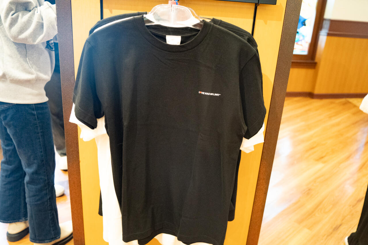 【USJ限定】スヌーピーとセサミストリートのパーカー＆Tシャツでたよ！チャリティグッズ一挙紹介♪（写真 9/76） - mimot.(ミモット)