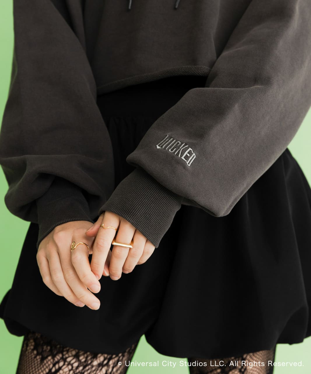 映画『ウィキッド ふたりの魔女』コラボアイテムでたよ♪Tシャツやパーカーなど全3型！（写真 6/17） - mimot.(ミモット)