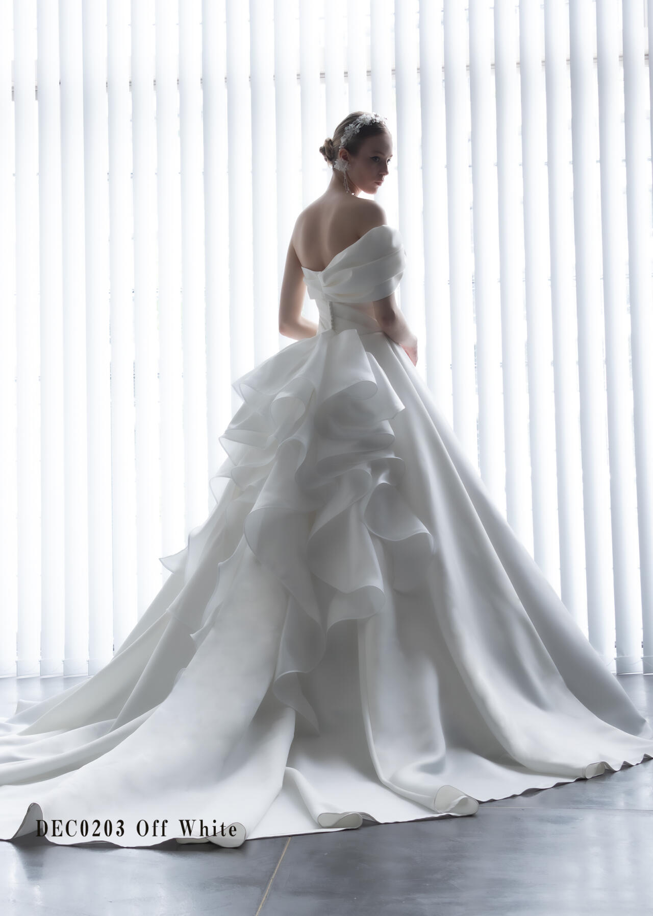 どんなシーンにも合う大人のヒロインドレスも♪人気3ブランドの「新作ウェディングドレス」360度どこから見ても完璧！（写真 10/152） - mimot.(ミモット)