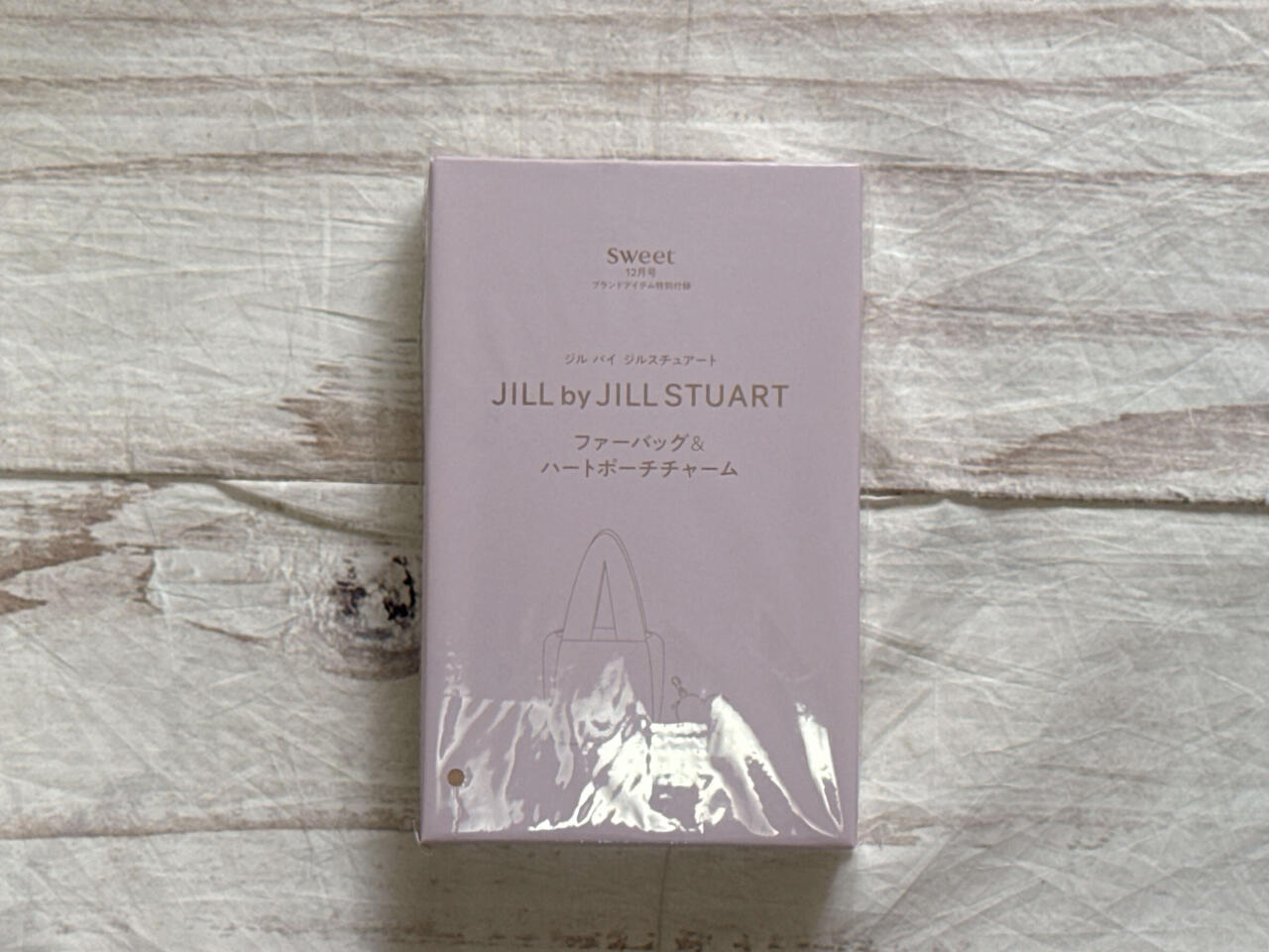 JILL by JILL STUARTの超優秀バッグ付録！ポーチチャーム付き＆裏地までこだわり満載♪（写真 2/35） - mimot.(ミモット)