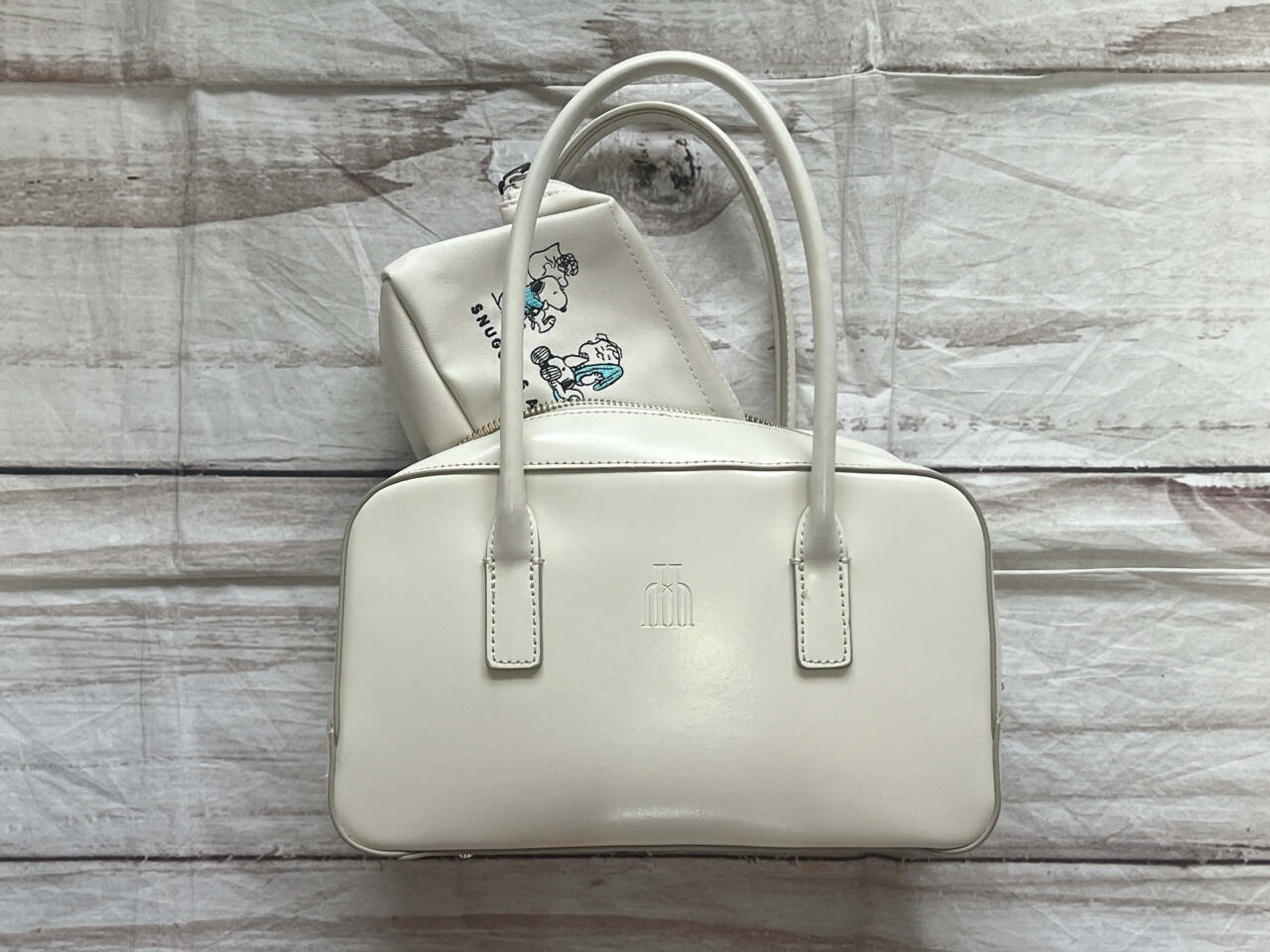 【PEANUTS最新付録】大きく開いて使いやすい「スヌーピーのレザー調ポーチ」が出るよ！おしゃれな刺しゅう入り♪（写真 30/30） - mimot.(ミモット)