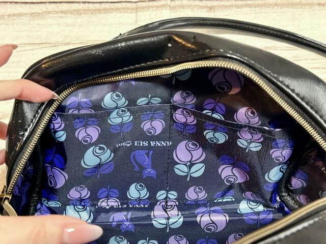 テンション上がる可愛さ！ファミマ限定「ANNA SUI新作バッグ」こだわりディテール＆ちょうどいいサイズ感♪（写真 18/25） - mimot.(ミモット)